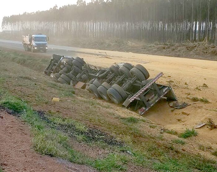 Acidente entre caminhão dos Correios e carreta na BR-364 em Jaciara 2 – agosto 2016 (ass) – Só ...