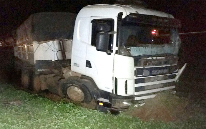 Acidente entre carretas Scania BR-163 entre Sorriso e Lucas do Rio Verde 29 setembro 2016 (SN ...