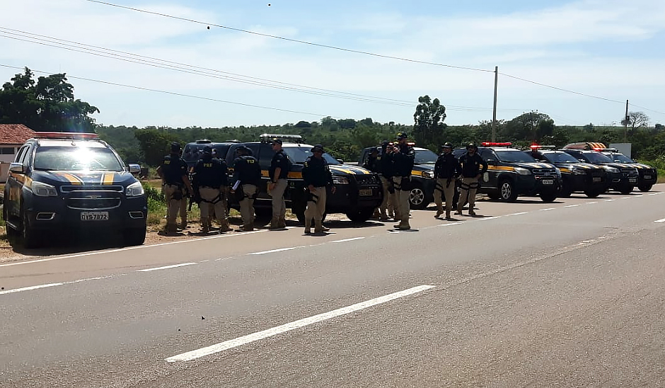 Manifestantes voltam a bloquear rodovia federal em Mato Grosso | Só ... Manifestantes voltam a bloquear rodovia federal em Mato Grosso | Só ...
