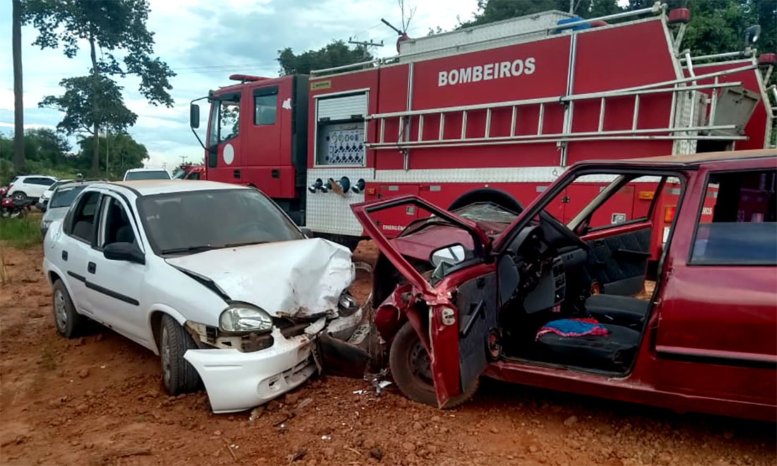 Motorista é socorrido inconsciente e outros feridos em grave colisão em ...