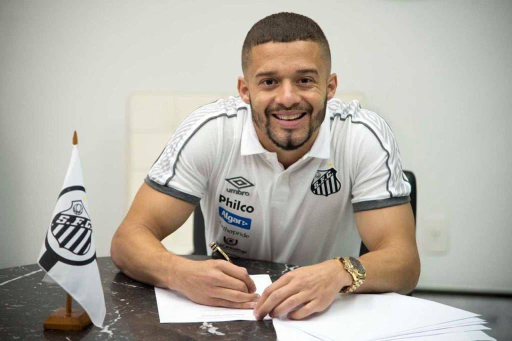 Líder do Brasileiro, Santos oficializa contratação de atacante | Só ...
