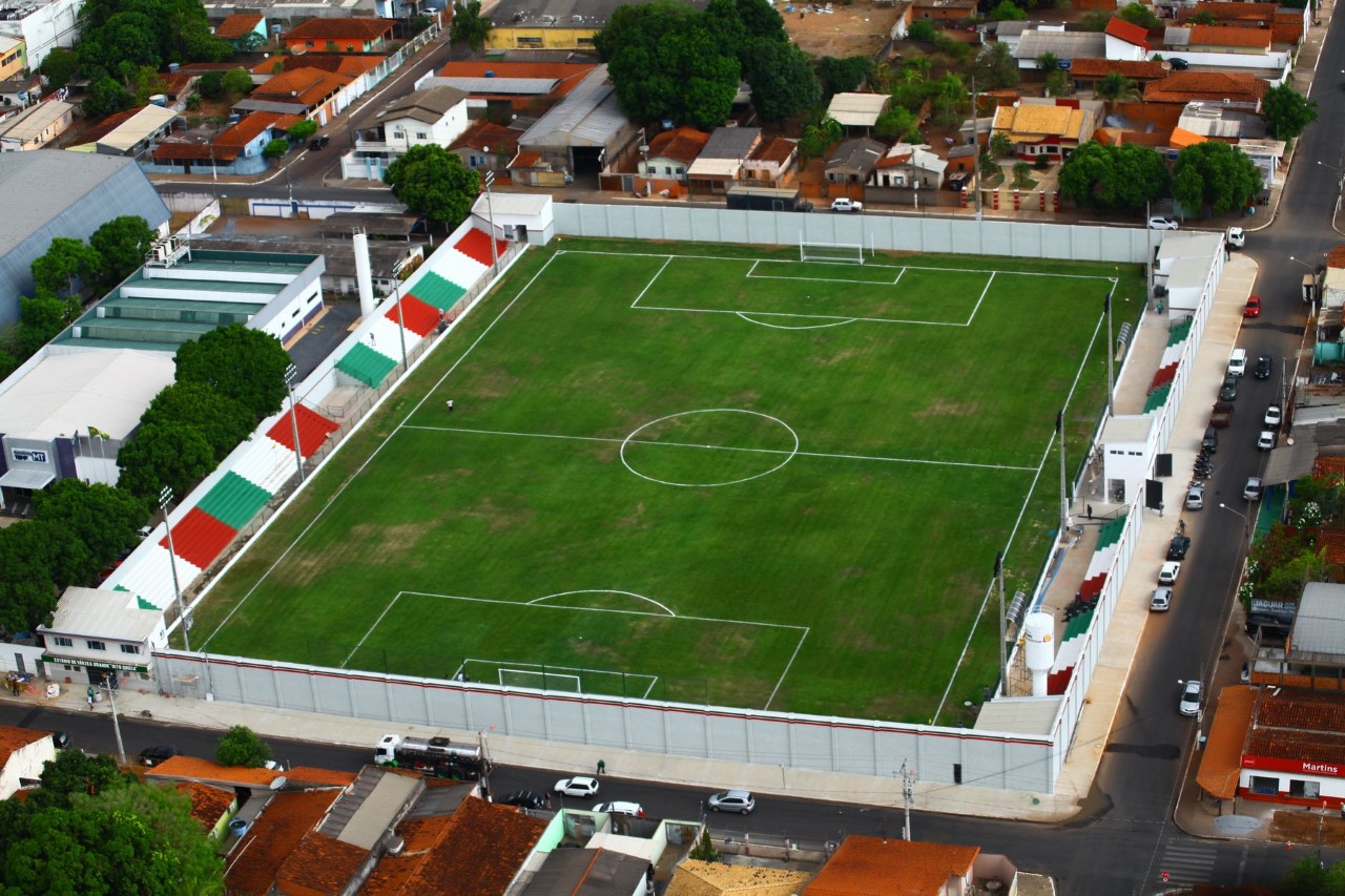 Com presença de ex-jogadores da Seleção, prefeita inaugura novo estádio ...