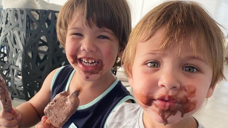 Gusttavo Lima compartilha foto dos filhos lambuzados de sorvete | Só ... Gusttavo Lima compartilha foto dos filhos lambuzados de sorvete | Só ...