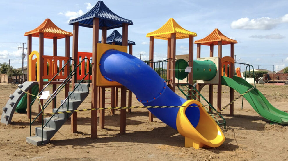 Prefeitura conclui instalação de 10 novos parques infantis em praças e ... Prefeitura conclui instalação de 10 novos parques infantis em praças e ...