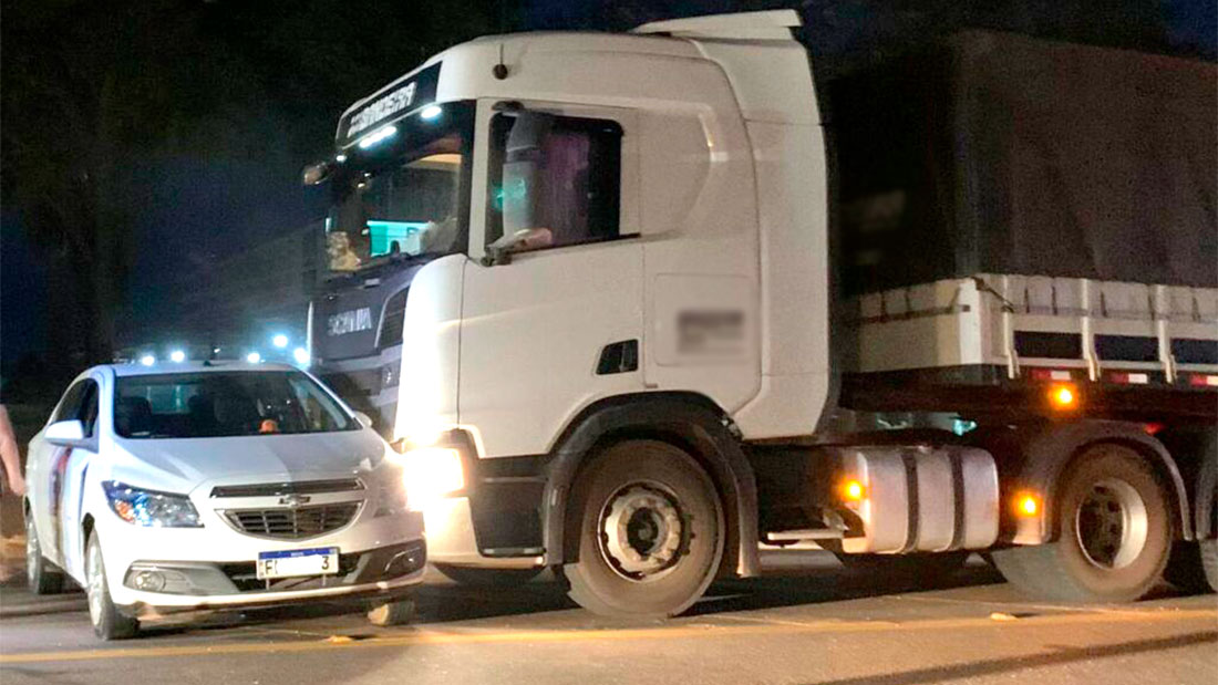 Carreta colide na traseira de carro no perímetro urbano da BR-163 em ... Carreta colide na traseira de carro no perímetro urbano da BR-163 em ...