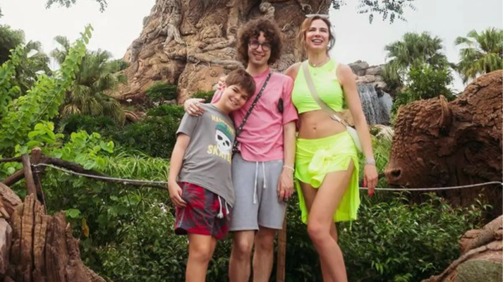 Luciana Gimenez curte parque de diversões com os filhos – Só Notícias Luciana Gimenez curte parque de diversões com os filhos – Só Notícias