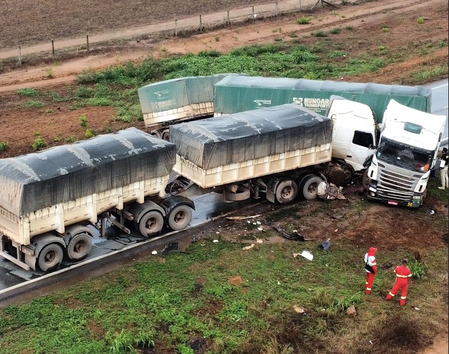 Acidente entre duas carretas bloqueia BR-163 entre Lucas do Rio Verde e Nova Mutum | Só Notícias