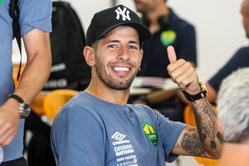 Com Deyverson, Cuiabá embarca a Roraima para disputa da primeira fase ...