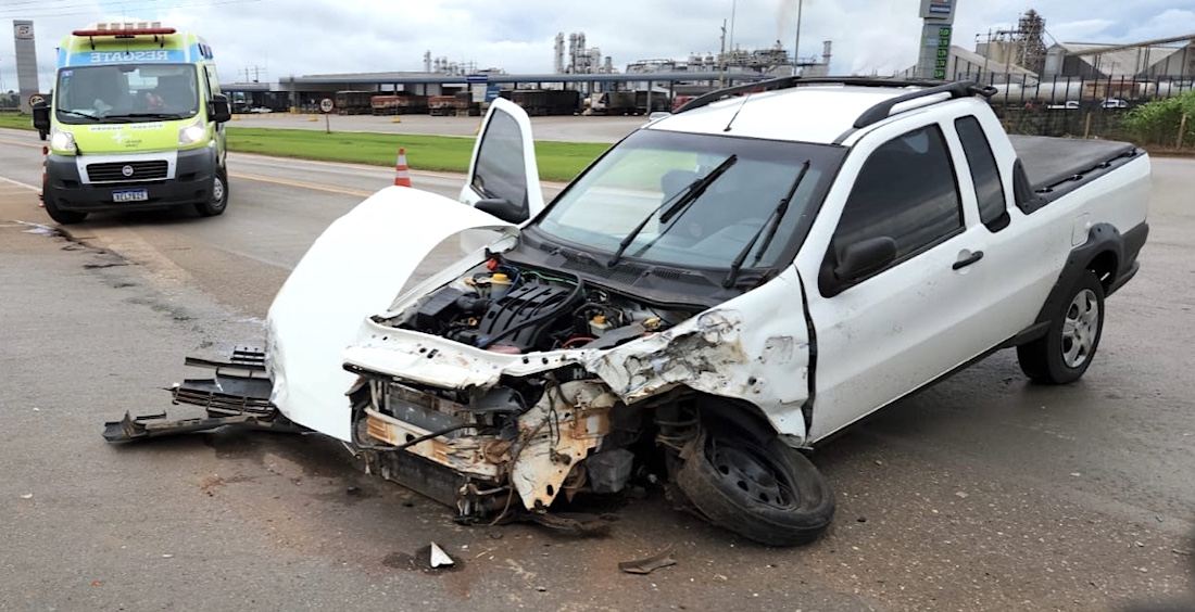 Acidente entre carro e caminhão na BR-163 em Sinop deixa mulher ferida | Só Notícias