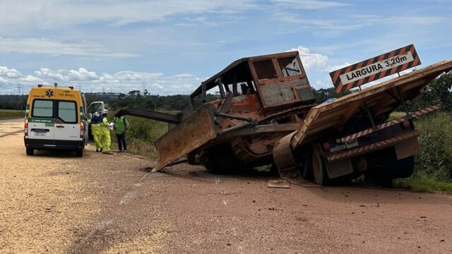 Carreta bate em caminhão e carga de soja cai na BR-163 entre Sinop e ... Carreta bate em caminhão e carga de soja cai na BR-163 entre Sinop e ...