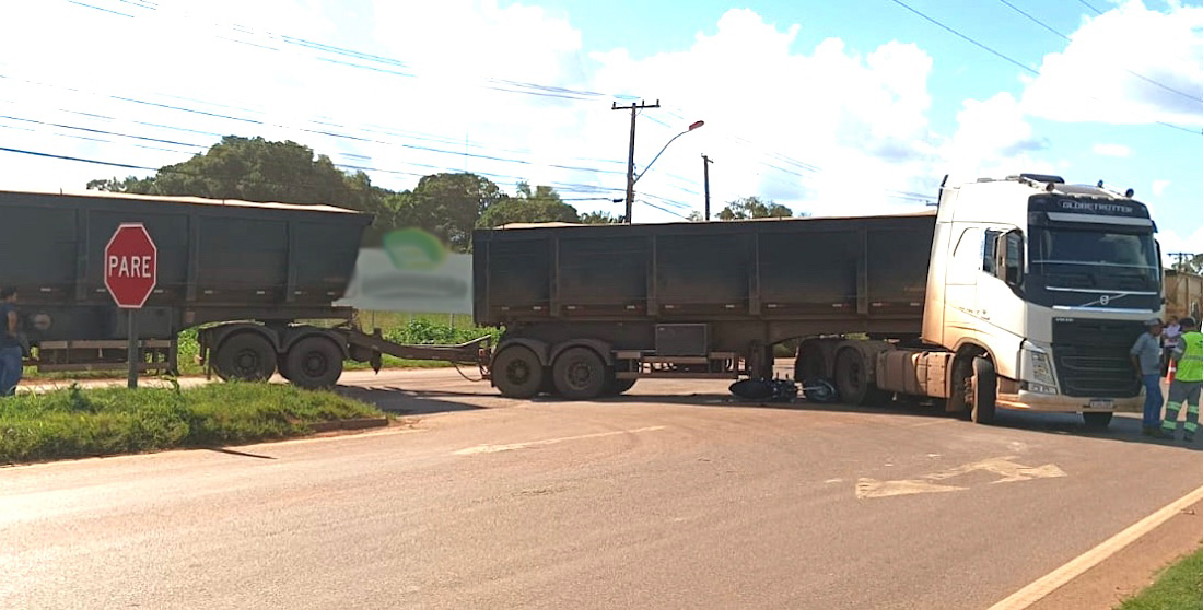 Dois feridos em acidente entre moto e carreta na BR-163 em Sinop | Só Notícias