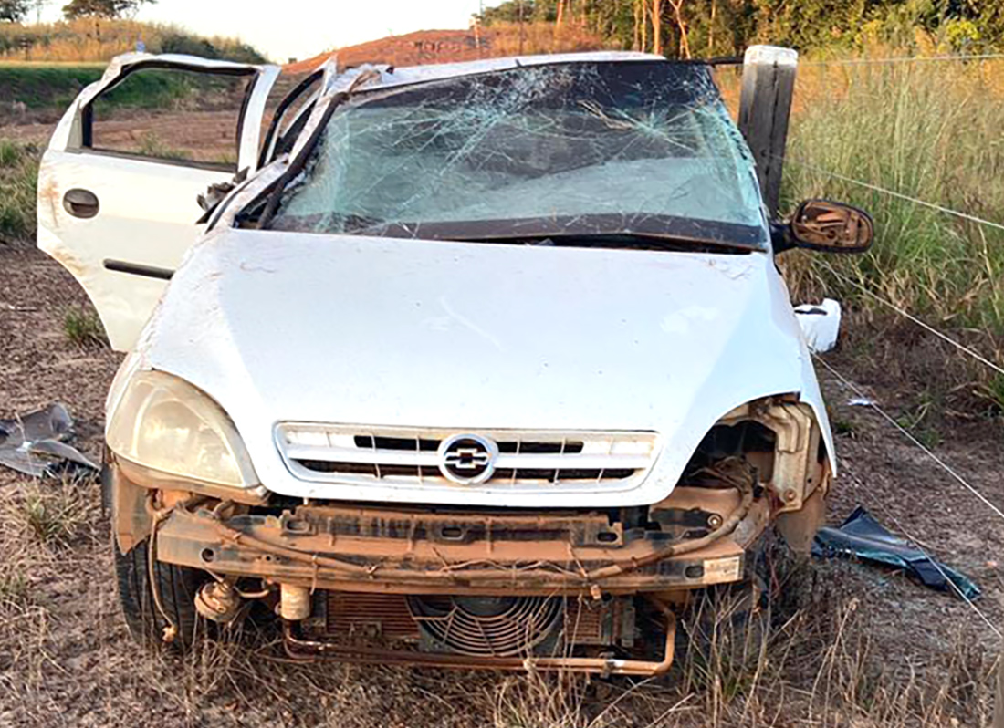 Pneu estoura e carro capota na BR-163 no Nortão; 2 feridos – Só Notícias Pneu estoura e carro capota na BR-163 no Nortão; 2 feridos – Só Notícias
