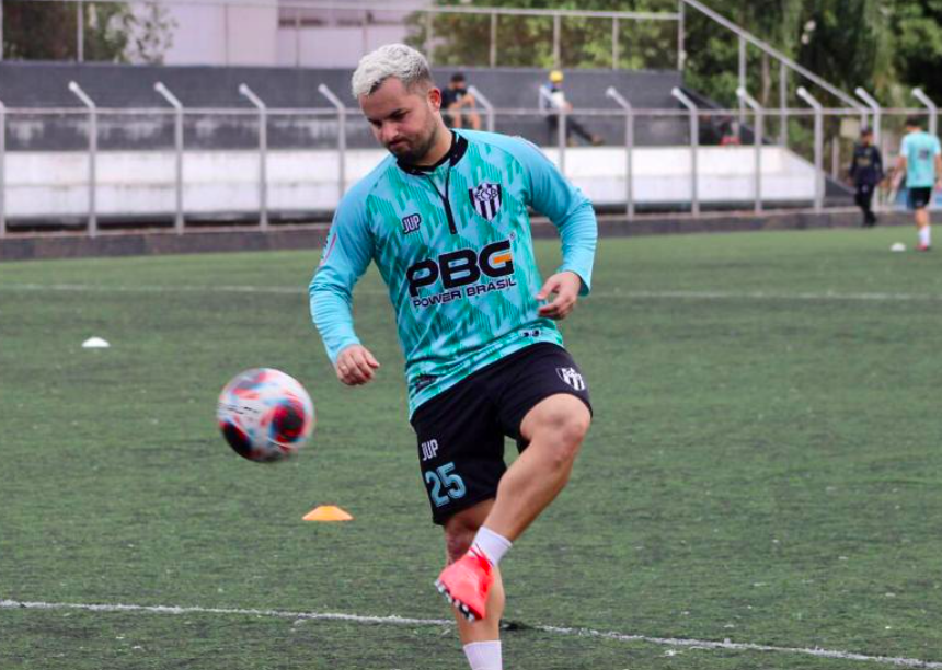 Aos 28 anos, Jean Chera decide retomar carreira no futebol e assina com ...