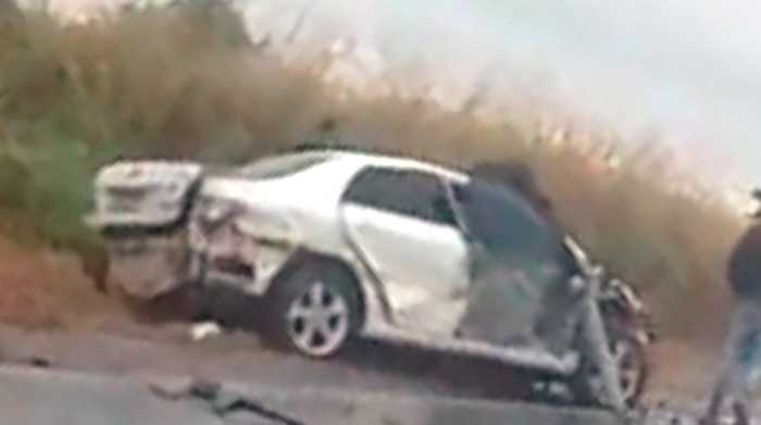 Carro fica destruído após colisão com carreta na BR-163 no Médio Norte | Só Notícias