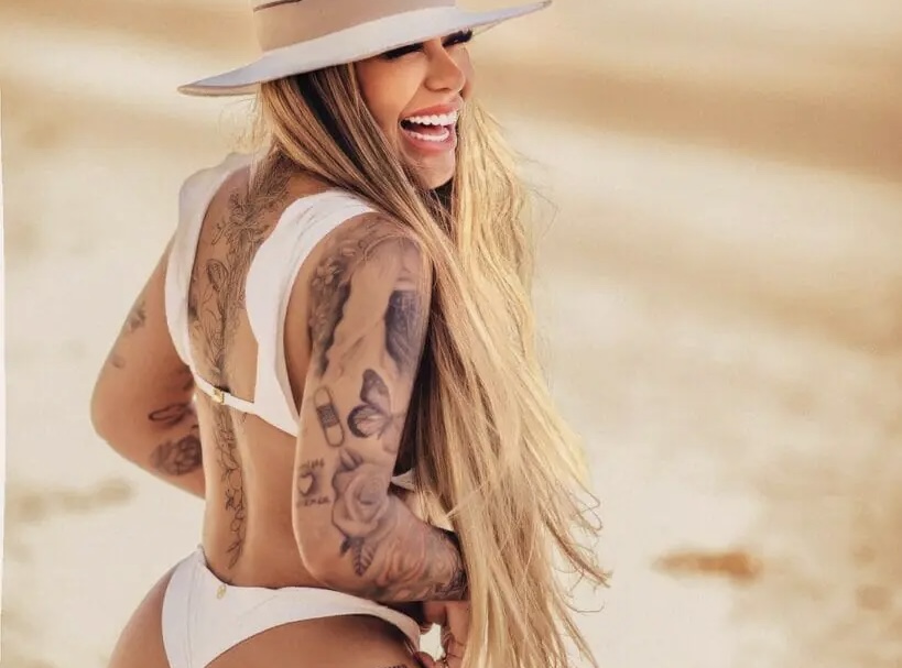 Irmã de Neymar, Rafaella Santos posa de biquíni | Só Notícias