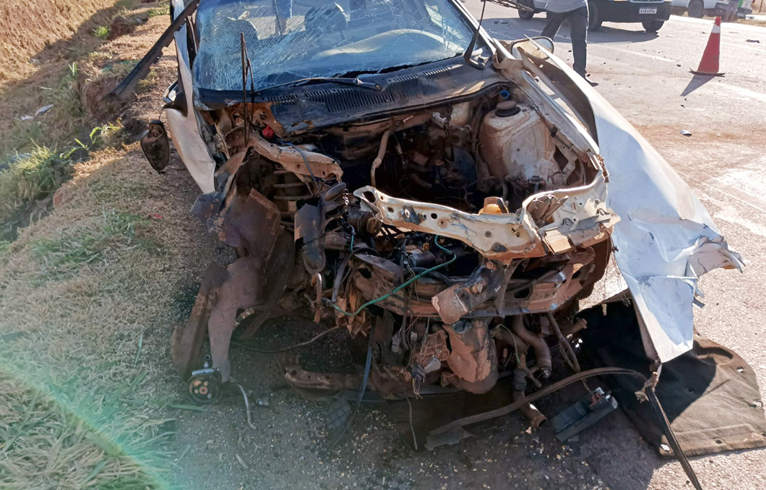 Violenta colisão entre carro e caminhão deixa mulher ferida na BR-163 em Sinop | Só Notícias