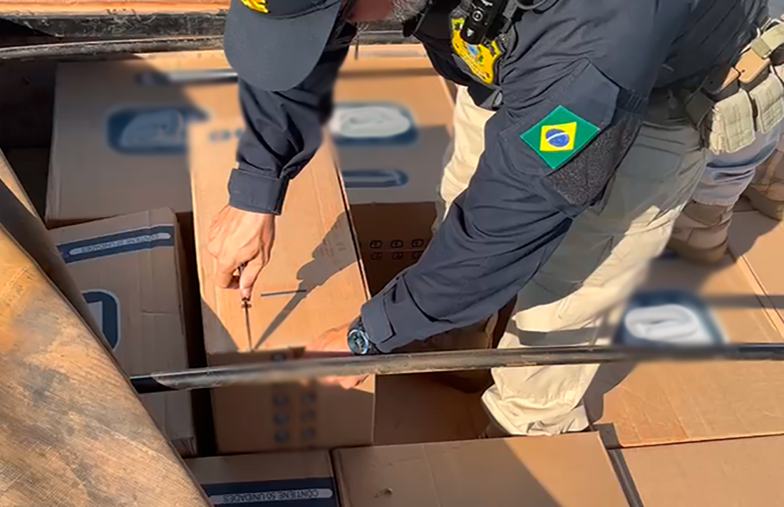 Homem Que Entregaria Carga Com 300 Mil Maços De Cigarros
