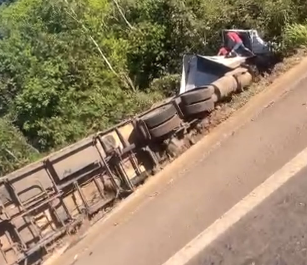 Colisão entre carretas deixa um morto e feridos na BR-163 entre Sinop e Itaúba; vítima ...