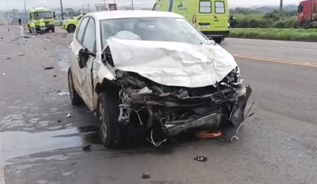 Sinop: colisão entre dois carros e carreta deixa três feridos na 163 | Só Notícias