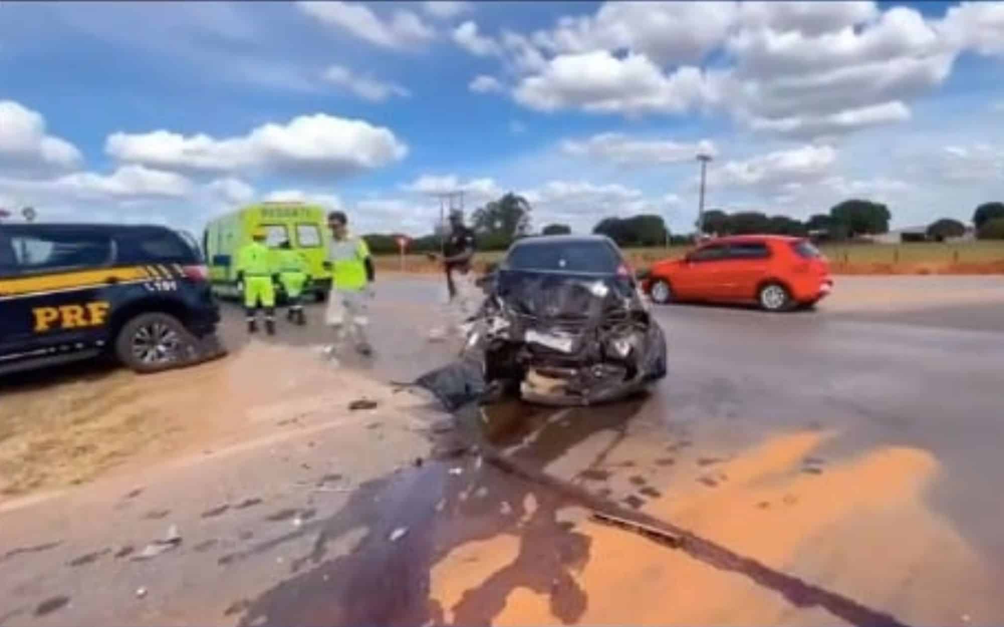 Sinop: carro e carreta colidem na BR-163 | Só Notícias