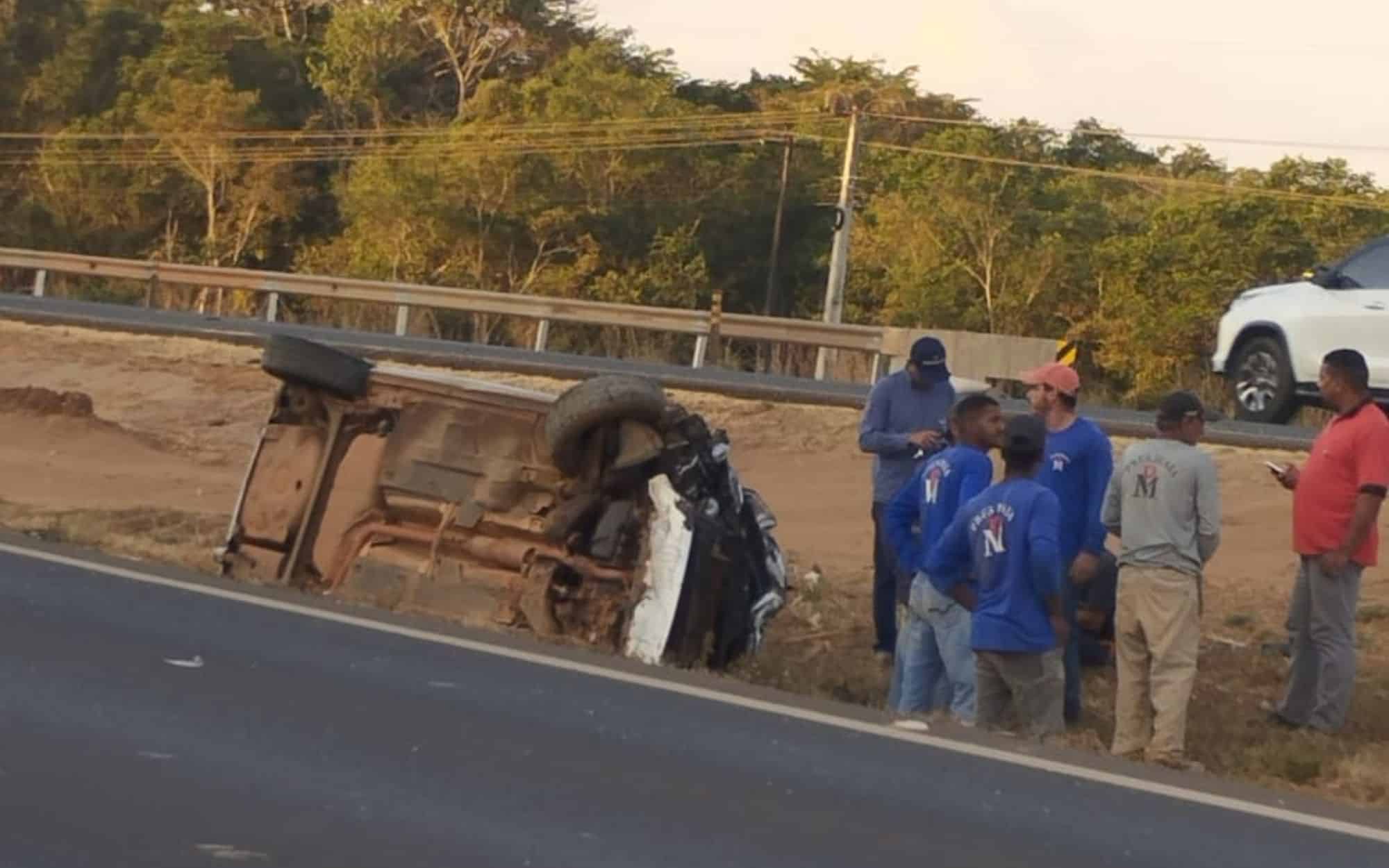 Carreta de etanol e dois carros se envolvem em acidente na BR-163 em Nova Mutum | Só Notícias