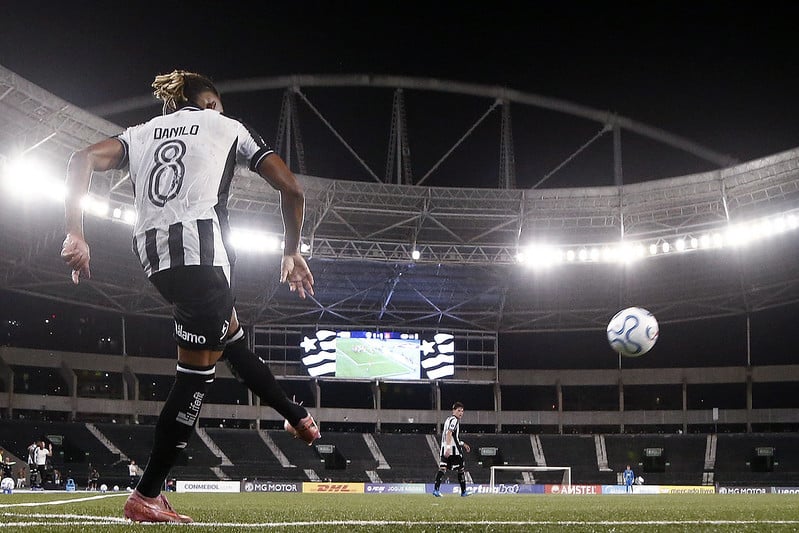 Danilo marca no fim e Botafogo vence Racing na Sul-Americana | Só Notícias